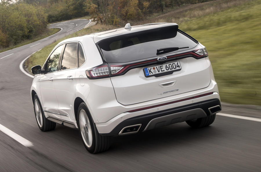 Đánh giá xe Ford Edge 2017: Mẫu ô tô 2 hàng ghế rộng dành cho nhà 5 người