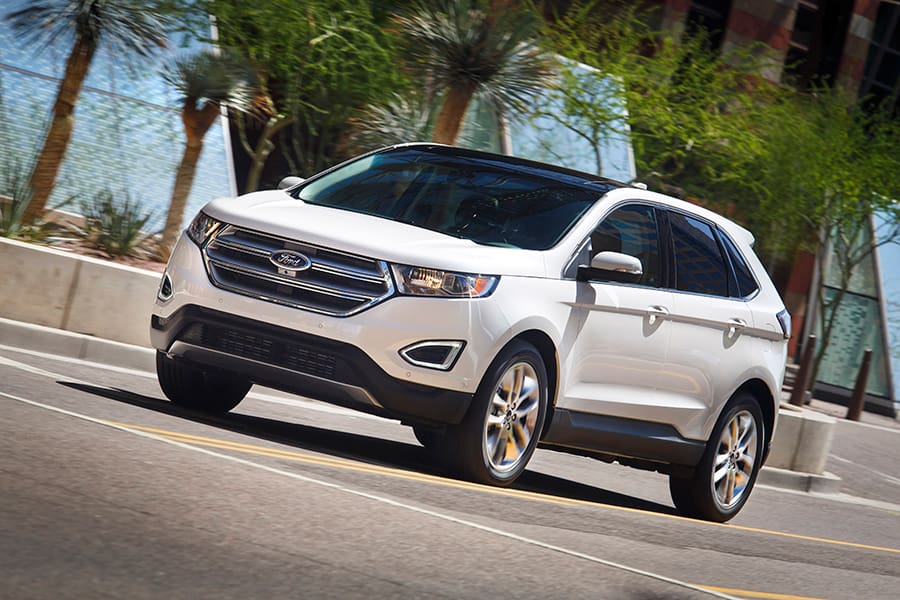 Đánh giá xe Ford Edge 2017: Mẫu ô tô 2 hàng ghế rộng dành cho nhà 5 người