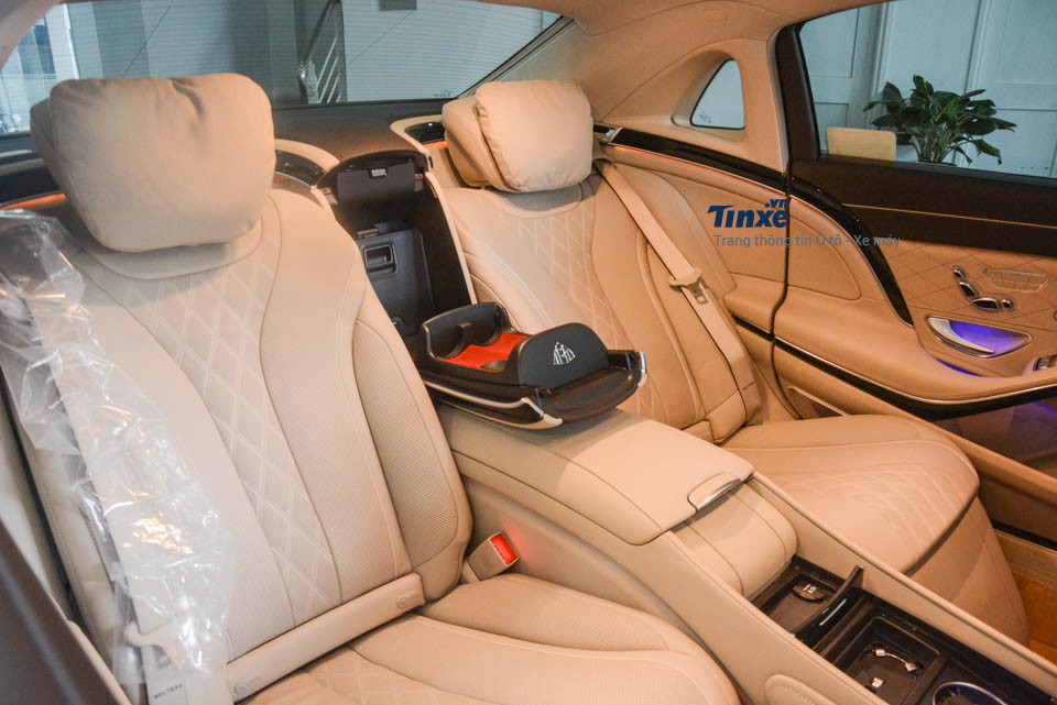 Bên trong khoang lái chiếc xe siêu sang Mercedes-Maybach S450 4Matic ...