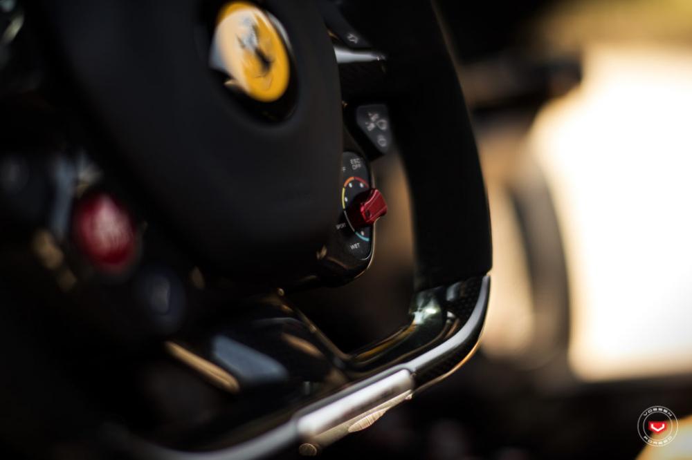 Khi "siêu phẩm" Ferrari LaFerrari cũng cần có "bộ guốc" độc đáo để dạo phố