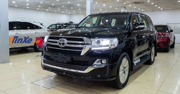 Soi chi tiết Toyota Land Cruiser VXR 2019 độ 4 chỗ mới về Việt Nam, đắt ...