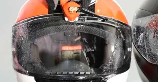 WiPEY - Cần gạt mũ bảo hiểm cực tiện lợi cho biker trong cơn mưa