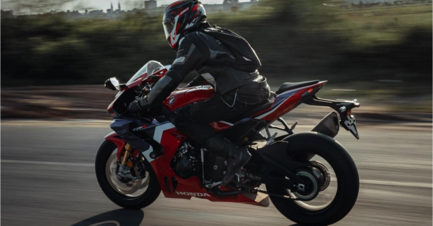 Đánh giá Honda CBR1000RR-R Fireblade SP: Siêu mô tô bạc tỷ "đa nhân cách"!