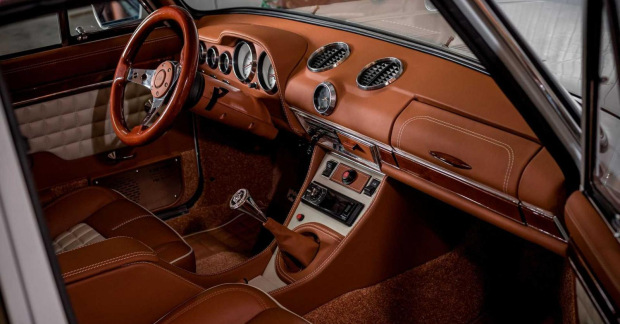 Lada VAZ 2101 cổ điển hóa thành "xe đẳng cấp" nhờ nội thất độ cực sang ...