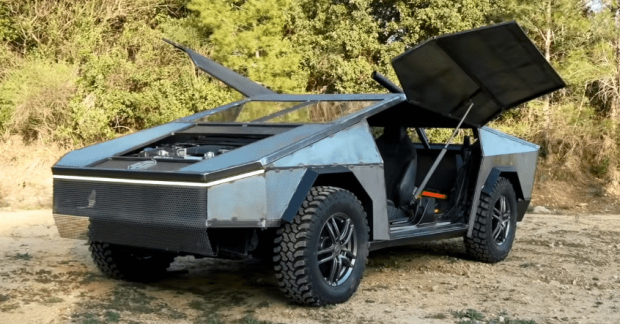 Theo dõi YouTuber khéo léo biến hóa một chiếc Audi S6 V10 thành "CyberTank"