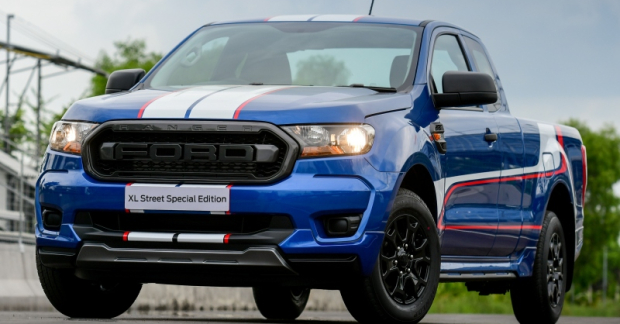 Vén màn Ford Ranger 2021 với màu sơn như xe đua và lưới tản nhiệt giống ...