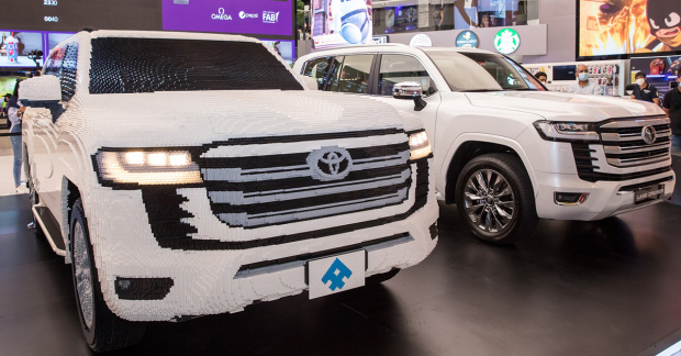 Chiếc Toyota Land Cruiser LC300 bằng Lego này có kích thước như thật ...