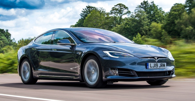 Xe Tesla chết máy giữa cao tốc và câu chuyện về điểm yếu chí tử của xe điện
