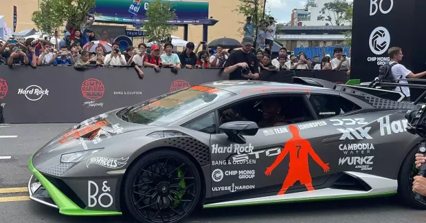 Cáº N Cáº Nh Lamborghini Huracan Sto Do Ishowspeed Cáº M Lã I Táº I Gumball 3000