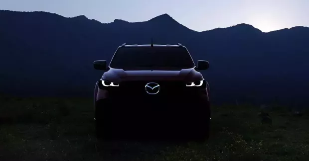 Mazda BT-50 2025 rục rịch ra mắt trong tháng này, đèn pha giống CX-5