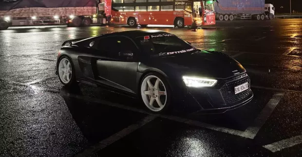 Audi R8 V10 Plus phong cách Batman của Khoa Sen