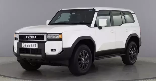 Vén màn Toyota Land Cruiser Prado phiên bản xe van mới với cốp sau lên ...