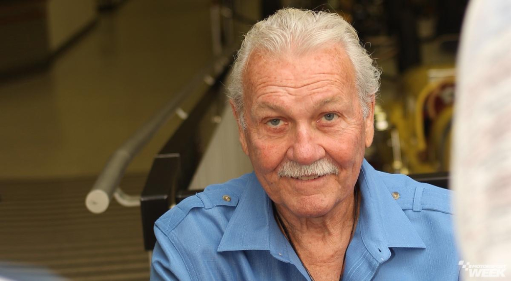 Cựu tay đua và nhà phát minh bộ đồ chống cháy Nomex, Bill Simpson qua ...