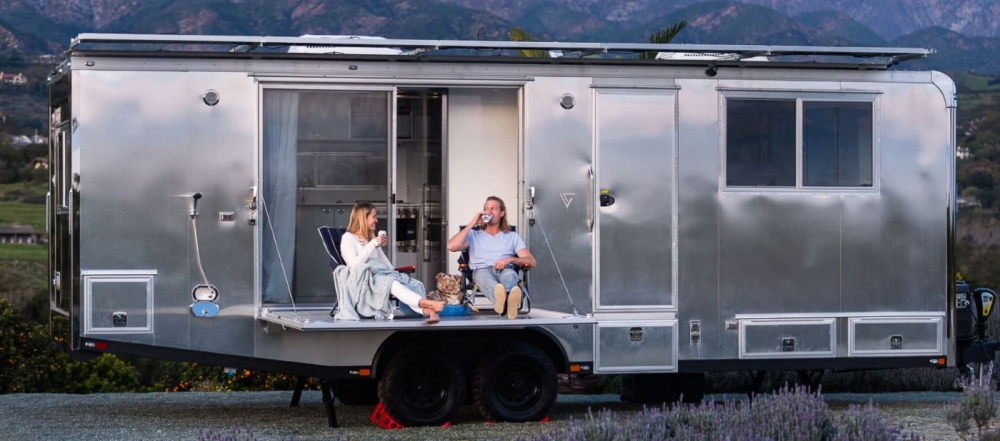 Living Vehicle 2020 - Chiếc xe cắm trại sang trọng, tiện nghi đúng ...