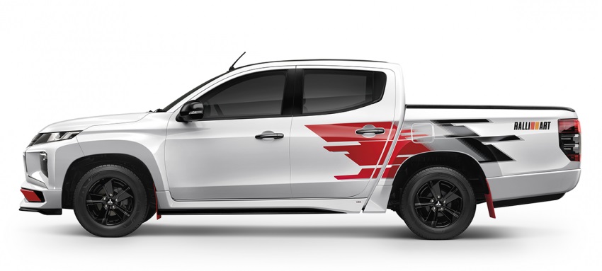 Bán tải Mitsubishi Triton Ralliart trình làng với bodykit thể thao "độ" sẵn